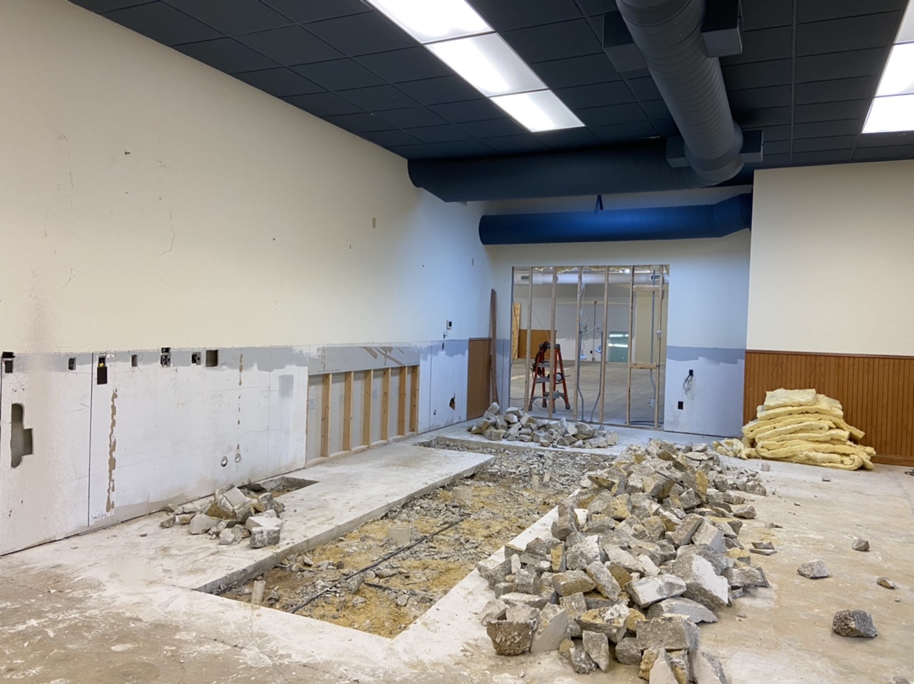 Building the bar & lounge